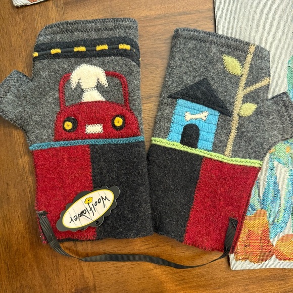 wool flower | Accessories | Wool Flower Mittens Fingerless With Dog ...